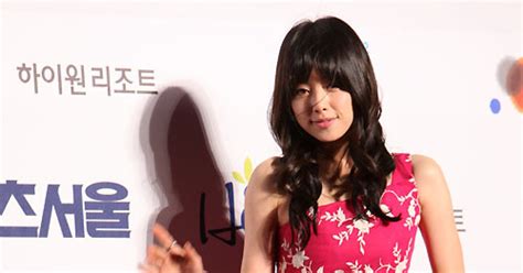 [포토] 홍수아 치마가 너무 짧아 속바지 노출