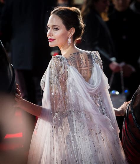 Angelina Jolie Nuda Posa Senza Veli A 44 Anni Ed è Top