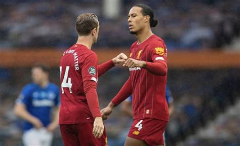 한휘준의 축스데스크 반 다이크에게서 나오는 정확하고 위협적인 롱패스의 부재가 아쉽다 한 번의