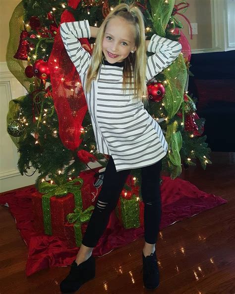 Lilliana Ketchman On Instagram “got My Christmas Tree Decorated 🎄 Wearing My New Outfit From