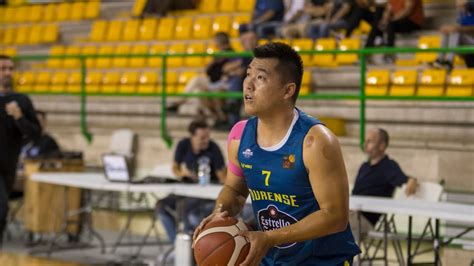 Bolong Zheng El Primer Jugador Chino En Defender La Camiseta Del Hla
