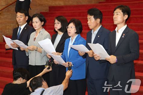 이진숙 방송통신위원장 탄핵안 제출 야6당 공동기자회견 뉴스1