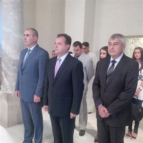 Цветан Цветанов Даниел Панов и депутати от ГЕРБ бяха първите политици които уважиха от