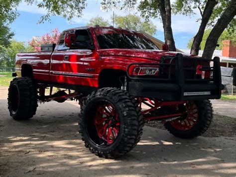 2001 Dodge Ram 2500 With 28x18 117 Grid Gf17 And 44195r28 Interco