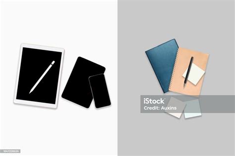 노트북 컴퓨터 디지털 태블릿 휴대 전화 및 액세서리와 함께 사무실 테이블의 평면 위치 사진 에 현대 배경 데스크톱 오피스 이랑