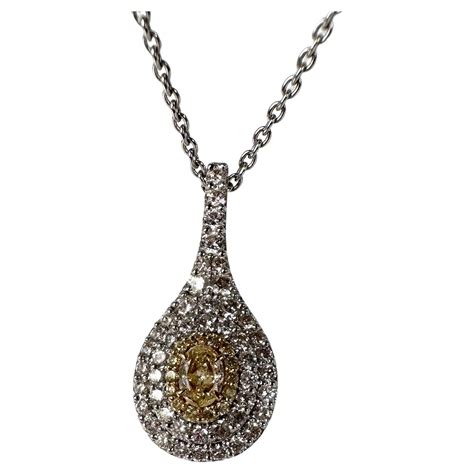 Exceptional 18kt White Gold Chain Necklace 18 Inches Unique Twisted