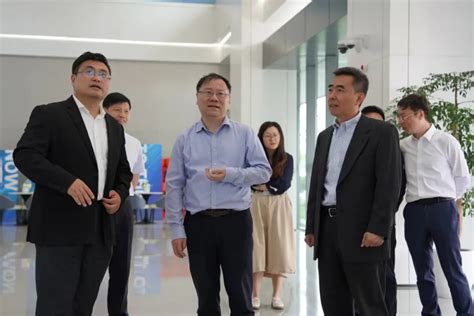 闵行区领导赴吴泾镇开展调研