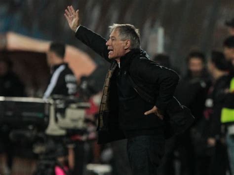 Ariel Holan Habría Puesto Su Cargo A Disposición En La Uc Adn Radio