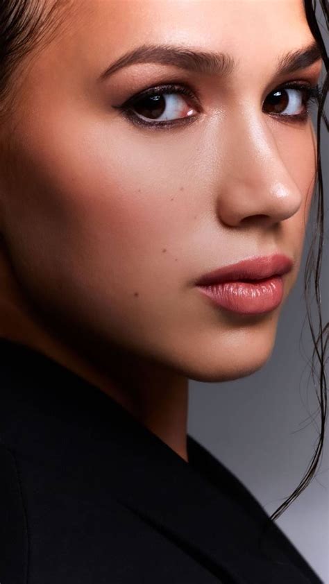 Алина Загитова снялась голой фото в пиджаке на голое тело без лифчика Life