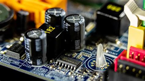 Fixed Vs Variable Capacitors Explained For Modern Circuit Designs