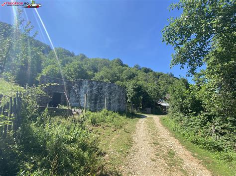 Peștera Cloșani Obiective Turistice De Văzut și Vizitat