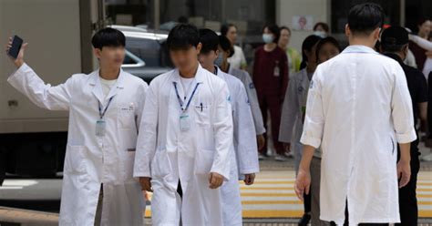 ‘의대열풍에 초·중생 희망직업 2·3위 ‘의사연구원 희망 3위→7위