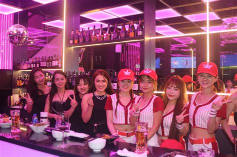 ダナンにビールかけができるガールズバー「bubble Tokyo」が新オープン Danang De 観光 ダナンスタイル ダナンが好き Danang Style