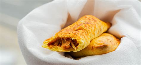 사프란 페이스트리에 구운 맛있는 당겨진 돼지고기와 버번 필링 갈색에 대한 스톡 사진 및 기타 이미지 갈색 거리 고기 Istock