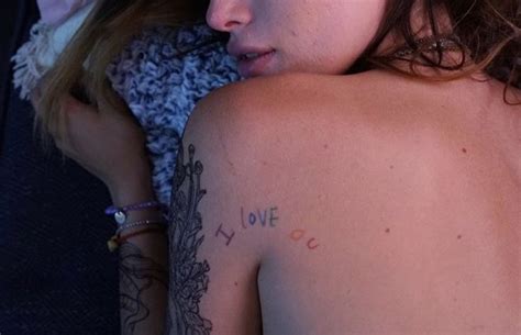 Bella Thorne Tattoo I Love You”