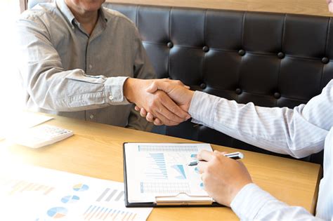 비즈니스 프로젝트 팀워크에 대 한 실업가 손을 함께 악수 개념에 대한 스톡 사진 및 기타 이미지 개념 계약서 금융