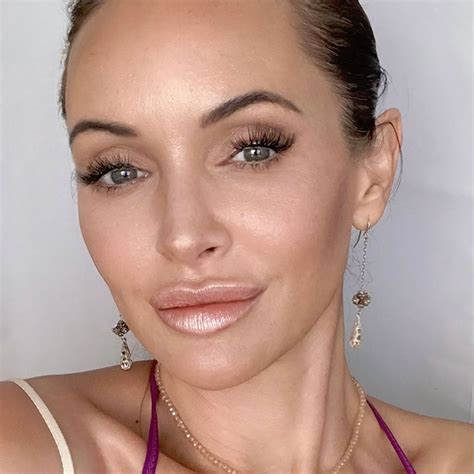 Soft Box Pale Nude Pink Shimmer Lipstick Runway Rogue