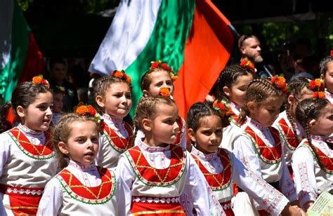 Ивелина Честит Национален празник българи 🤍💚 ️ Да обичаме и пазим Родината Да я почитаме не