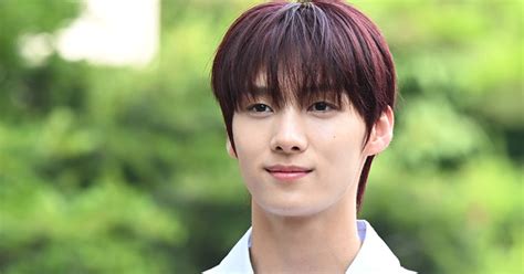 투어스 영재 환하게 인사 [포토엔hd]