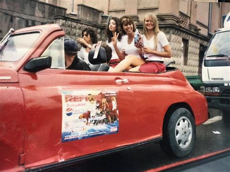 პრომო გოგონები Maximum Home Facebook