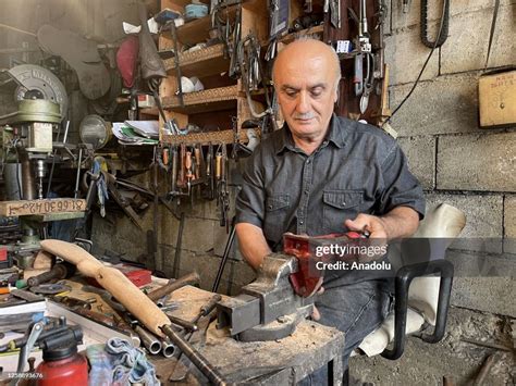 Lebanese Ali Hamadi 68 Year Old Works On A Process Of Repair News