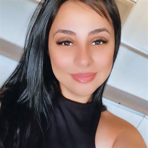 Thais Correia Youtube