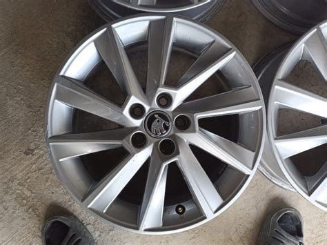 Литые диски Borbet 6Jx16 ET40 5x100 на Skoda Rapid (2G), Skoda Rapid ...