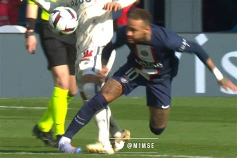 Patada De Neymar