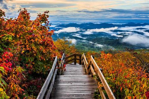 4 Picturesque Fall Hikes Not To Miss Styleblueprint