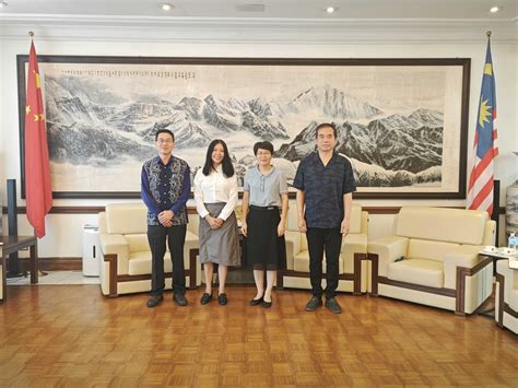 黄世芳总领事会见沙巴大学孔子学院中方及马方院长