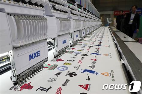 정밀한 봉제기계