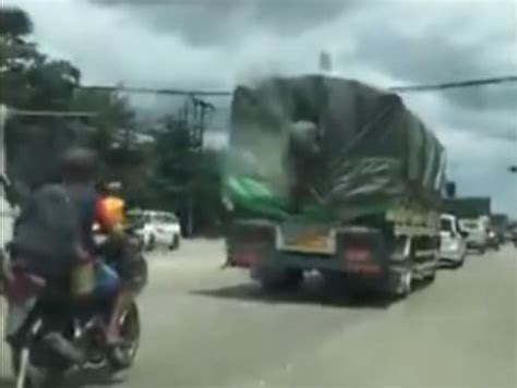 ဘုရင့်နောင်ကုန်စည်ဒိုင်သို့ ပေးပို့မည့် ငါးခြောက်၊ ပုဇွန်ခြောက်နှင့် ဆန