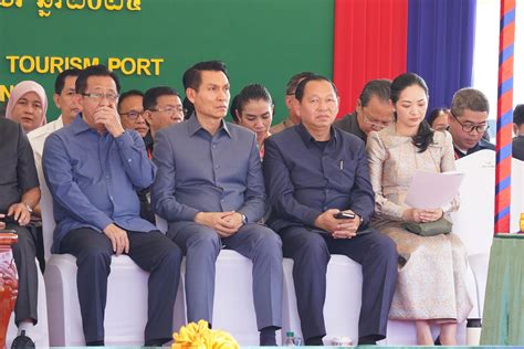 សម្តេចមហាបវរធិបតី ហ៊ុន ម៉ាណែត ប្រកាសលុបបំបាត់ការយកមន្ត្រីរាជការ