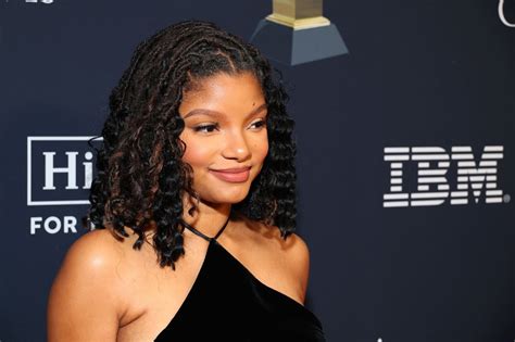 Halle Bailey Aux Grammy Awards Une Sirène Qui Envoûte Hollywood 6