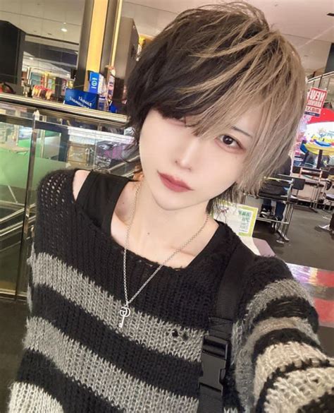 ولی آدم اگه یه دوست دختر اینجوری داشته باشه دیگه هیچی از دنیا نمیخواد