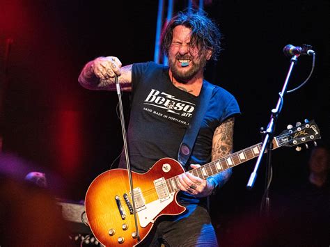 Tracii Guns Says Post Cream Eric Clapton Is Overrated