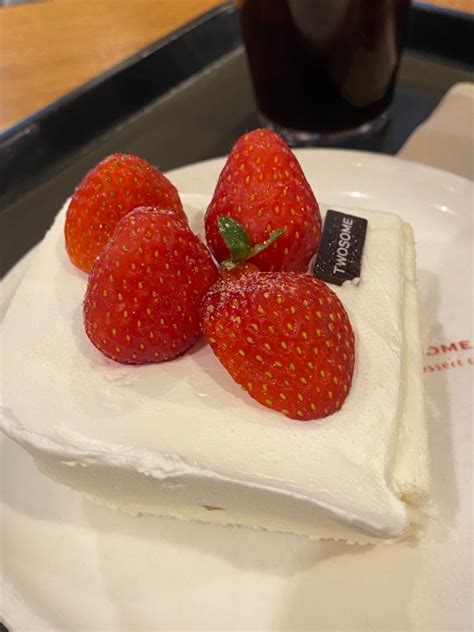 투썸 케이크 추천 화이트 스초생 그리고 피초생 가격 딸기케익 복숭아케익 네이버 블로그