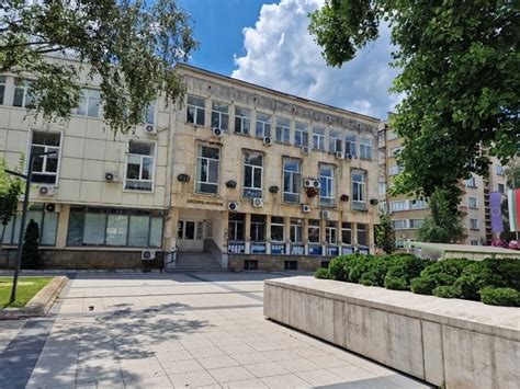 Изграждат соларна система на покрива на сградата на Община Монтана