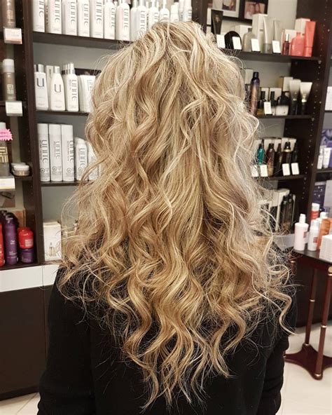 Beautiful Blonde Curls By Susan Long Hair Styles Coiffure Hair Trends
