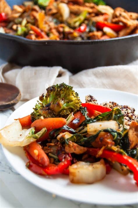 Easy Chicken Stir Fry With Garlic Ginger Sauce Nutrition To Fit Lindsey Janeiro Simple