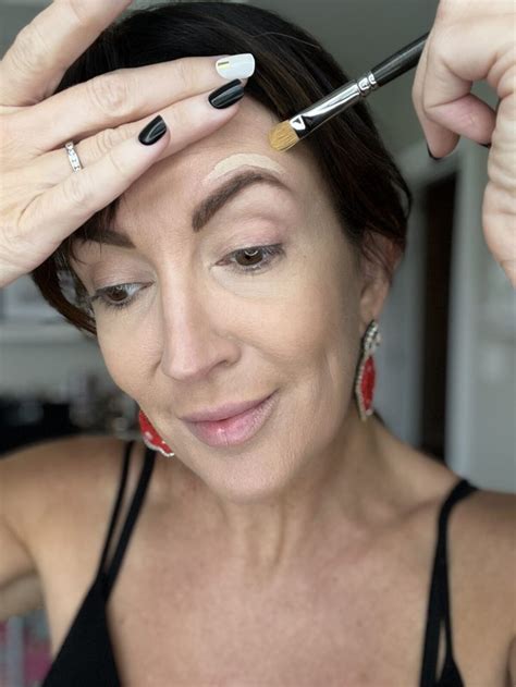 How To Apply Concealer The Right Way How To Apply Concealer Beauty Routines Concealer