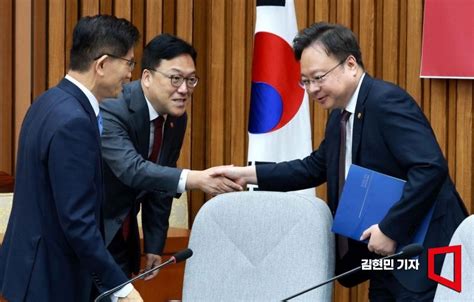 관심 커지는 국민연금 개혁 실질 소득대체율 논의 포함돼야 Whyandnext