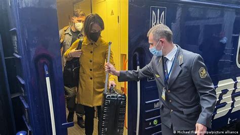 გერმანიის საგარეო საქმეთა მინისტრი ანალენა ბერბოკი კიევში ჩავიდა