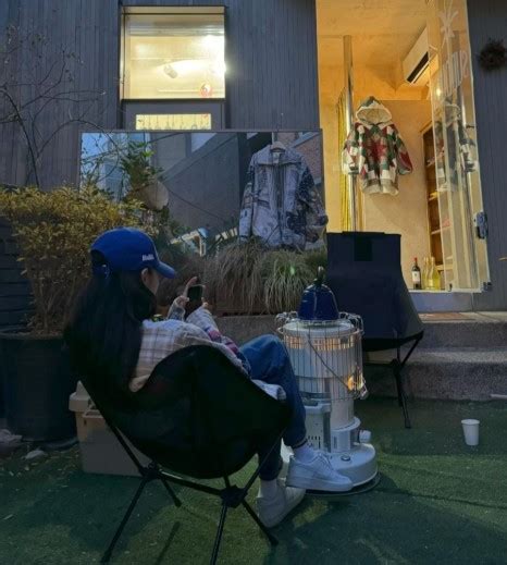 유행과 무관한 화이트스니커즈 4 네이트뷰