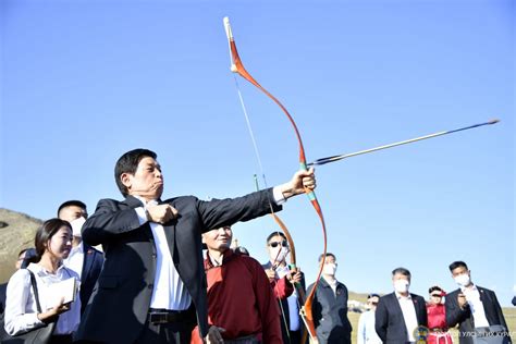 БНХАУ ын Бүх Хятадын Ардын Төлөөлөгчдийн Их Хурлын Байнгын хорооны дарга Ли Жаньшу монгол ахуй