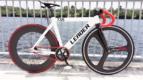 Leader 735 2014 White Pedal Room