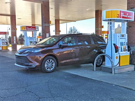 Toyota Sienna Mpg Is The Hybrid For Worth It Daily Motor