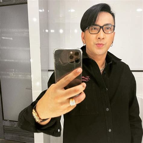 ประวัติ บอล เชิญยิ้ม ตลกมากความสามารถที่ชีวิตเริ่มจากศูนย์สู่ประสบความสำเร็จ