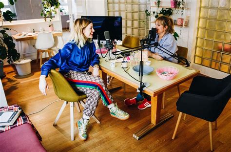 Interview Zum Schweizer Podcast Hit «so Richtig Originelle Sex Storys Fielen Uns Nicht Ein