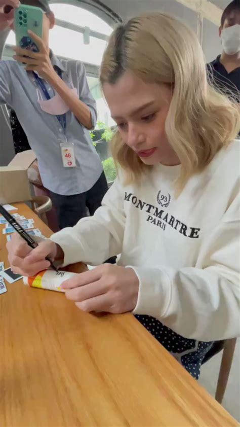 Juv Superfruit On Twitter พามาดู Moment น้องเบคกี้เซ็นลายเซ็นลงบนขวด Juv งู้ยย คนอะไรน่ารัก